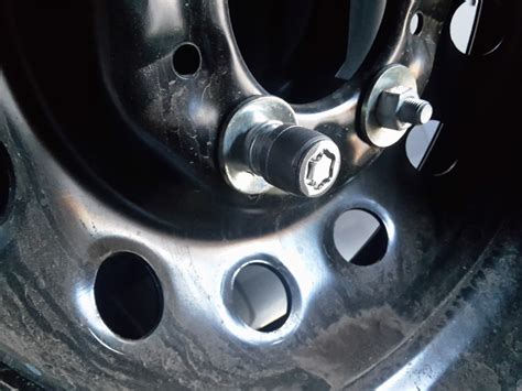 Запаска на пятой двери — защита от кражи — Lada Niva Travel 1 7 л 2021 года тюнинг Drive2