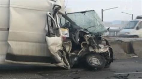 Микробус се блъсна на бул Владимир Вазов видео Новини бг