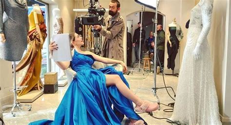 Ok Alemsin Eda Ece Yasak Elmada Gurur Pozu Ile G Ld Rd