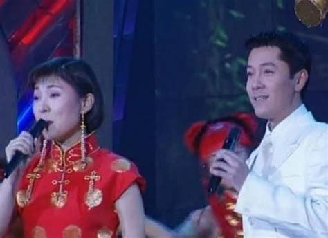 她是常回家看看原唱如今瘫痪在床却没人来看看她真讽刺 陈红