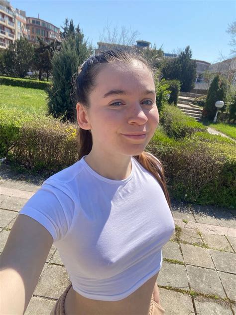 How Do You Like My Outfit 😋 R Sfwnextdoorgirls