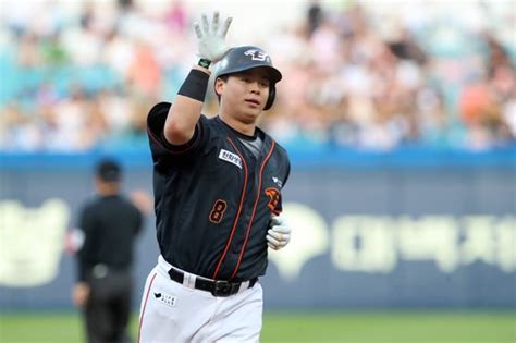 노시환 연타석홈런 산체스 6이닝 1실점 한화 18년 만의 8연승 중앙일보