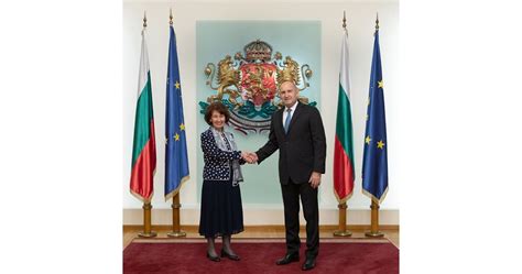 Партия в РС Македония бясна на Силяновска нямало знамето на страната при срещата й с Радев