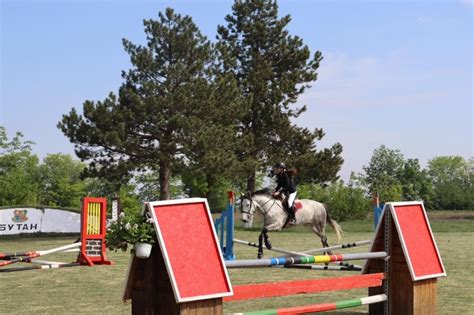Традиционният турнир по конен спорт се проведе в Бутан снимки