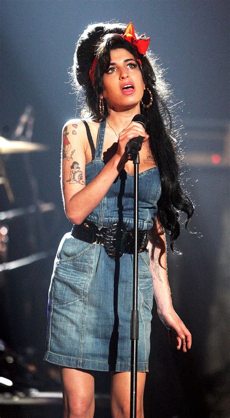 Amy Winehouse Blijft De Koningin Van Retro Rockabilly Stijl Voguenl