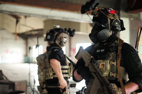 Operatives From Mtf Nu 7 Hammer Down And A Field Agent From Pi 1 City Slickers At An