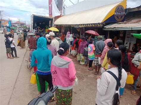 လွိုင်လင်မြို့၌ ဆီလုပ်ငန်းရှင်များအသင်းမှ ဆီ၁ပိဿာ ၄၄၀၀ ကျပ်ဖြင့်ရောင