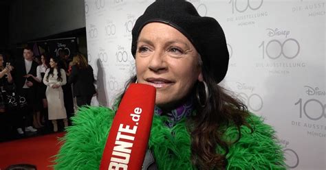 Christine Neubauer Zieht Mit 60 Jahren Wieder Ins Hotel Mama Buntede