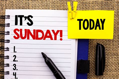 Word 텍스트 쓰기 일요일 전화입니다 휴식을 위한 휴식 즐길 휴가 주말 휴가 나머지 하루 무료 옆에 서 면 황 마 배경에 노트북 책에 오늘 클립 표시와 함께 그것은