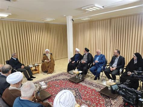 توضیح دفتر آیت‌الله جوادی آملی درباره نحوه دست دادن با پزشکیان همشهری