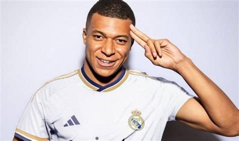 Мбаппе официально перешел в Реал