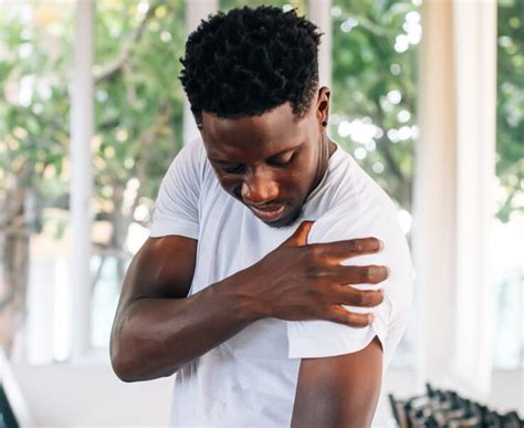 Shoulder Pain Symptoms You Shouldnt Avoid Raleigh Orthopaedic