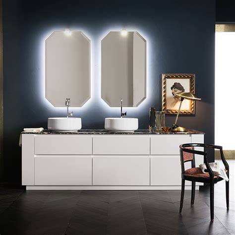 Модерни и класически италиански мебели и аксесоари за баня мокро помещение антре и др