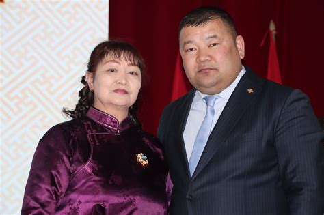 ТӨРИЙН ДЭЭД ОДОН МЕДАЛЬ ГАРДУУЛЛАА