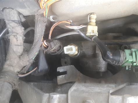 Замена датчика температуры охлаждающей жидкости — Renault Safrane 3 л 1997 года своими