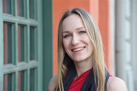 Ejot Mākslinieka Ceļu Saruna Ar Operdziedātāju Kitiju Mināti