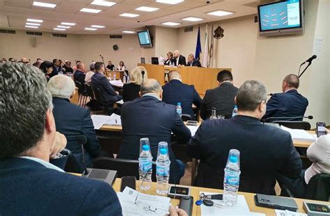 Общински съвет Плевен актуализира структурата и числеността на общинската администрация