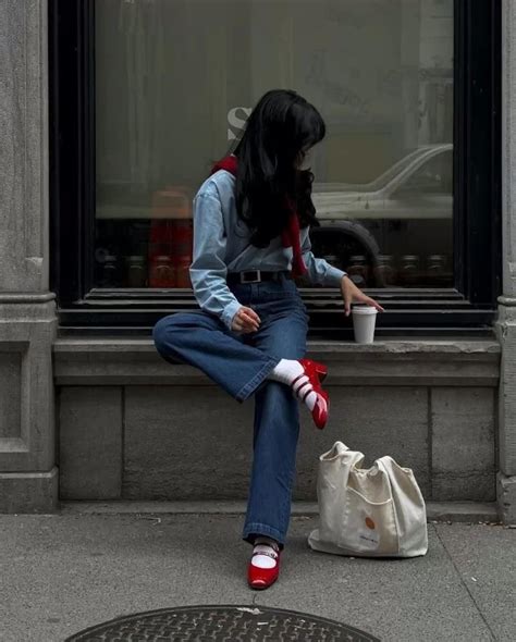 Самая модная обувь сезона лаковые туфли Мери Джейн в карусели подборка образов как можно их