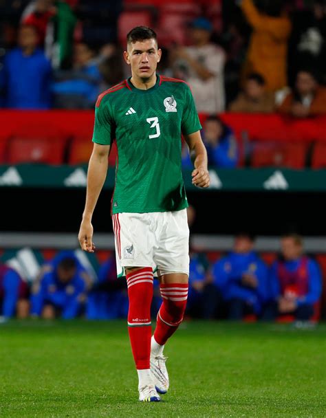 César Montes Listo Para Maniatar A Robert Lewandowski Independent Español