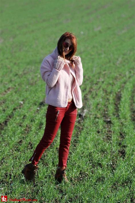 Redhead Illusion Mood For Pink