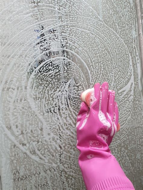 시계방향인 오른쪽으로 돌려가면서 닦아야 깨끗하게 닦을 수 있습니다