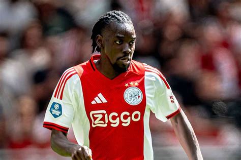 Sunderland Complete Second Ajax Swoop Winger Bertrand Traore Signs One