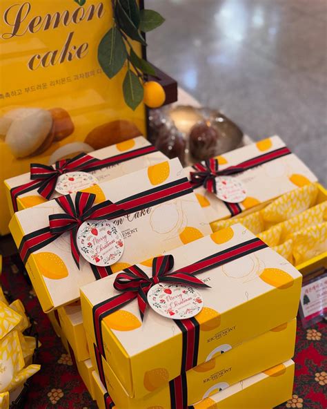 리치몬드과자점 안녕하세요 리치몬드 과자점 입니다 2024년 리치몬드과자점 슈톨렌 판매를 시작하였습니다 오프라인 매장 성산본점 더현대서울점 현대백화점 목동점