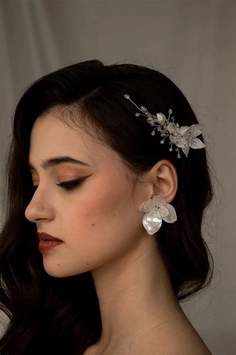 Серьги цветы Свадебные наряды гостей Свадебные украшения Свадебные образы