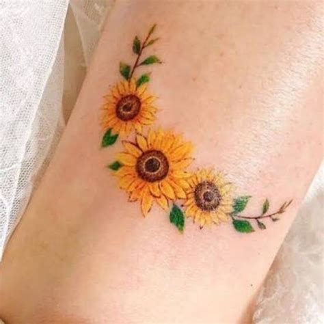 15 ไอเดีย รอยสักทานตะวันสุดฮิต สักยังไงให้สวย ละมุน เห็นแล้วปลื้มมีเสน่ห์