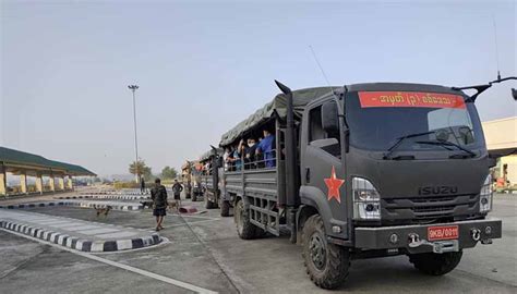 မြဝတီကျားဖြန့်မှ တရုတ်နိုင်ငံသား ၃၇၅ ဦး ကို နေရပ်ပြန်ပို့ ဓာတ်ပုံ