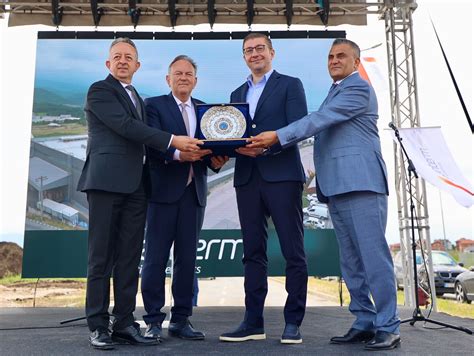 Hristijan Денеска имав чест да присуствувам на поставувањето на камен темелникот на фабриката