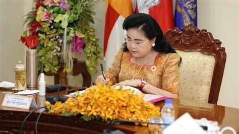 សម្ដេចកិត្តិព្រឹទ្ធបណ្ឌិត ផ្ញើសារលិខិតគោរពជូនពរ សម្ដេចវិបុលសេនាភក្ដី សាយ ឈុំ