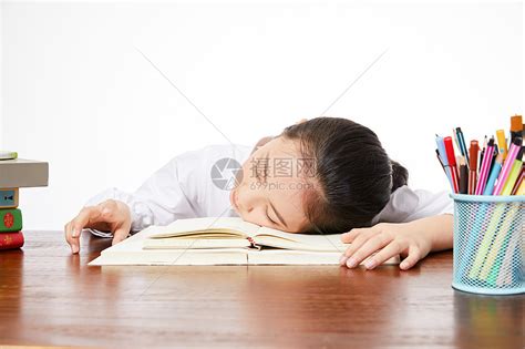 中小学生学习疲劳高清图片下载 正版图片501281915 摄图网
