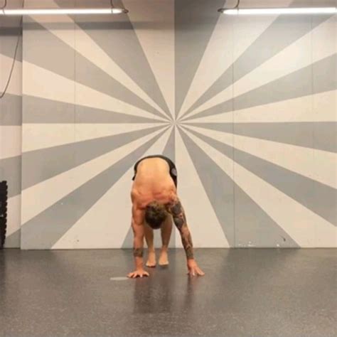 Split Raises Left Leg por Alex Ejercicio Cómo hacerlo Skimble