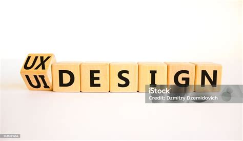 Desain Pengalaman Pengguna Ux Atau Simbol Desain Antarmuka Pengguna Ui Mengubah Kubus Kayu Dan
