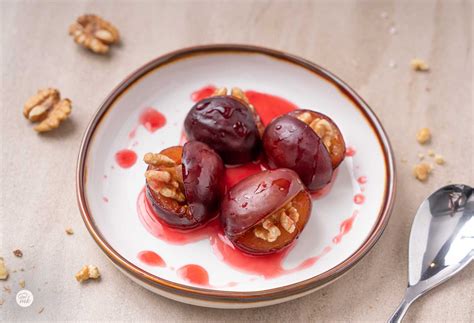 Печени сини сливи с орехи от Matekitchen