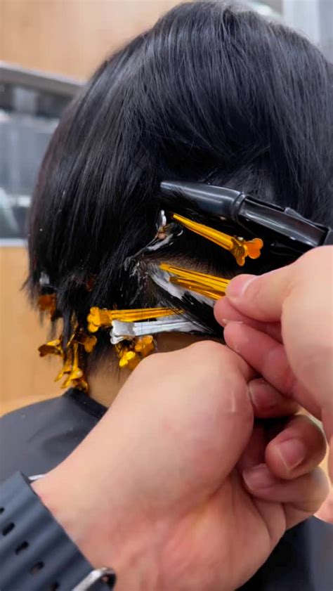 디스커넥션 커트는 가벼운 뒷머리를 만든다 Disconnecting The Nape To Remove Weight Desconexión De La Nuca Para