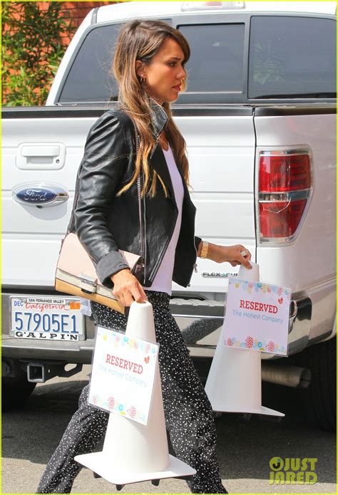 Jessica Alba Stretch Marks 710x912
