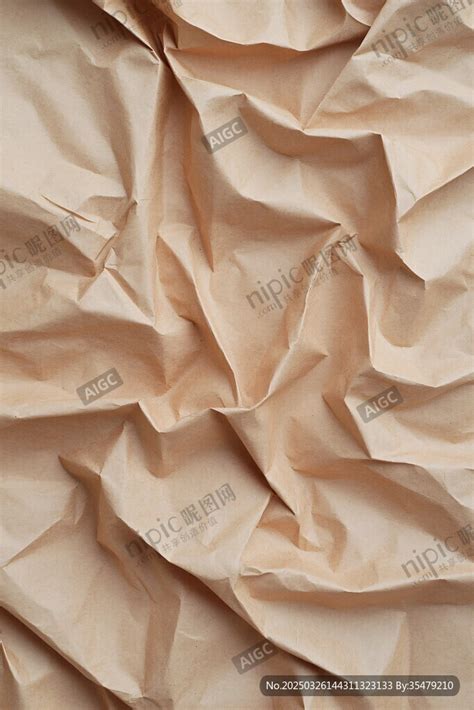 Ai创作图牛皮纸 褶皱 纹理 纸张 质感 背景 米色 自然 揉皱 平面 素材 包装纸 旧纸 手工纸 复古 昵图网