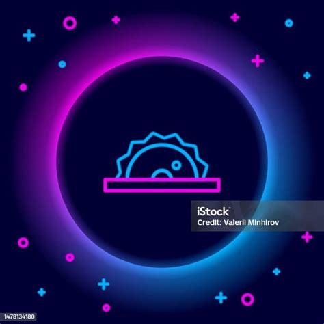 검은 색 배경에 고립 된 강철 이빨 디스크 아이콘과 빛나는 네온 라인 전기 원형 톱 나무 또는 금속을 절단하기위한 전기 손 도구 다채로운 개요 개념 벡터 Rotary