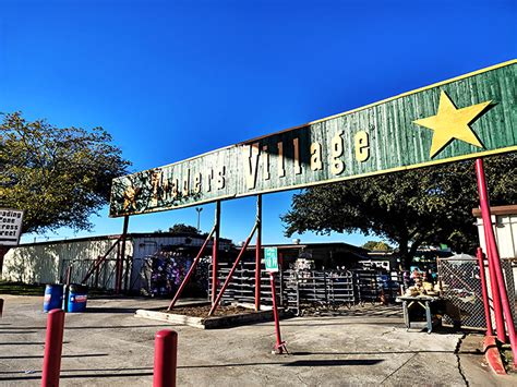 12 Enormous Flea Markets In Texas That Are Absolutely Worth The Road Trip