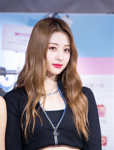 르세라핌 윤진짱공유 연예인