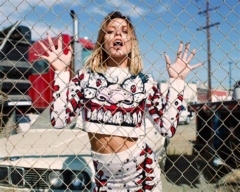 тапети Ванеса Хъджънс Дами актриса брюнетка стоящ жени на открито небе отворена уста