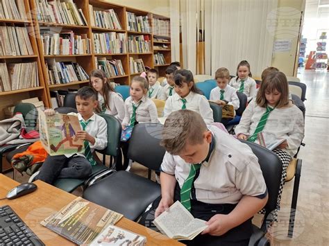 Ученици от Средно училище „Христо Ботев“ гостуваха в Детския отдел на библиотеката в Разград по