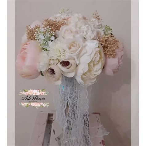 کمدا قیمت و خرید دسته گل عروس رنگ سفید صورتی