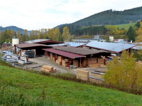 무료 이미지 경치 숲 하이킹 농장 가을 지붕 여행 마을 잎 유럽 시골집 검은 태양 이파리 독일 슈 바르 츠 발트 제재소 통나무 오두막집