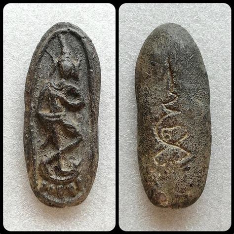 พระพิมพ์ลีลาหนังตะลุงขาไขว้ ซุ้มระฆัง หูบายศรี ยอดขุนพลหลวงปู่บุญวัดกลางบางแก้ว นครปฐม Ennxo