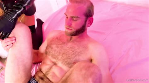 Eva Paradis Yasmin Lee Community Hole