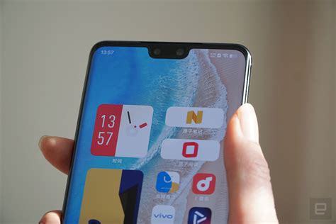 曲面的 Vivo S12 Pro 給自拍族多一個選擇它的理由