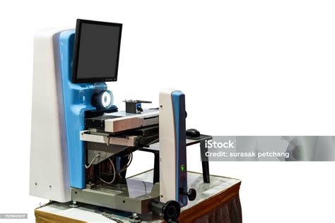 치수 및 모양 외관 품질 클리핑 경로와 흰색 배경에 고립 된 산업에서 첨단 기술 정밀 시각 및 측정 기계 개발에 대한 스톡 사진 및 기타 이미지 Istock